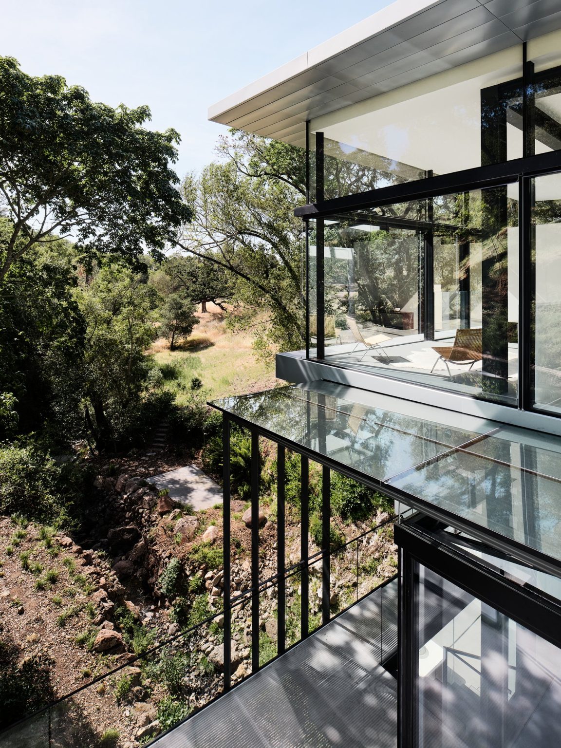 A House Suspended in Steel: Suspension House by Fourgeron Architecture ...