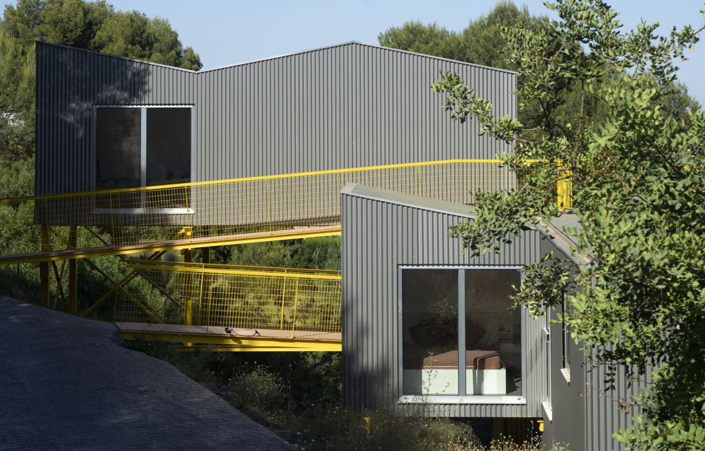 The Industrial Slope House by Juan Marco Arquitectos ...